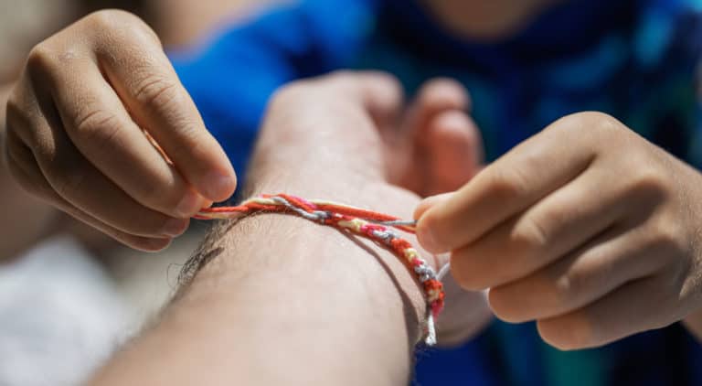How To Tie A Secure Knot For A Bracelet - 5 Ways - The Creative Folk