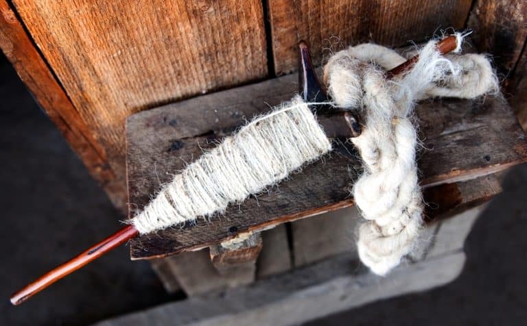 The Difference Between Spinning And Weaving - The Creative Folk