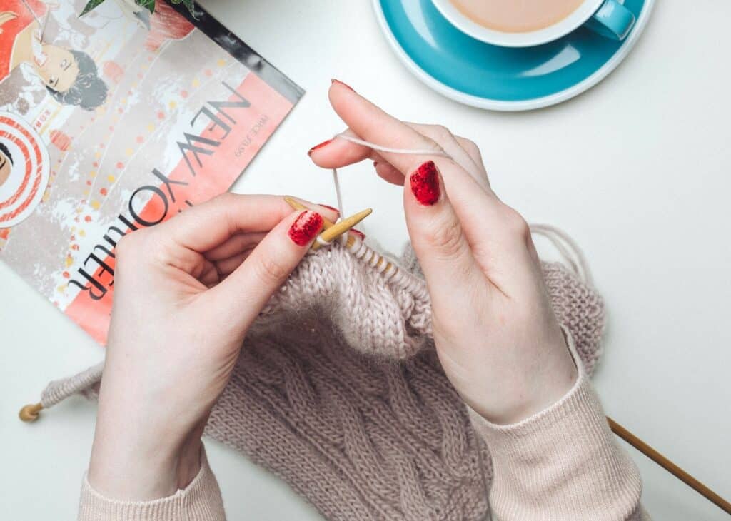 How To Knit Faster – Speed Knitting Tips - The Creative Folk