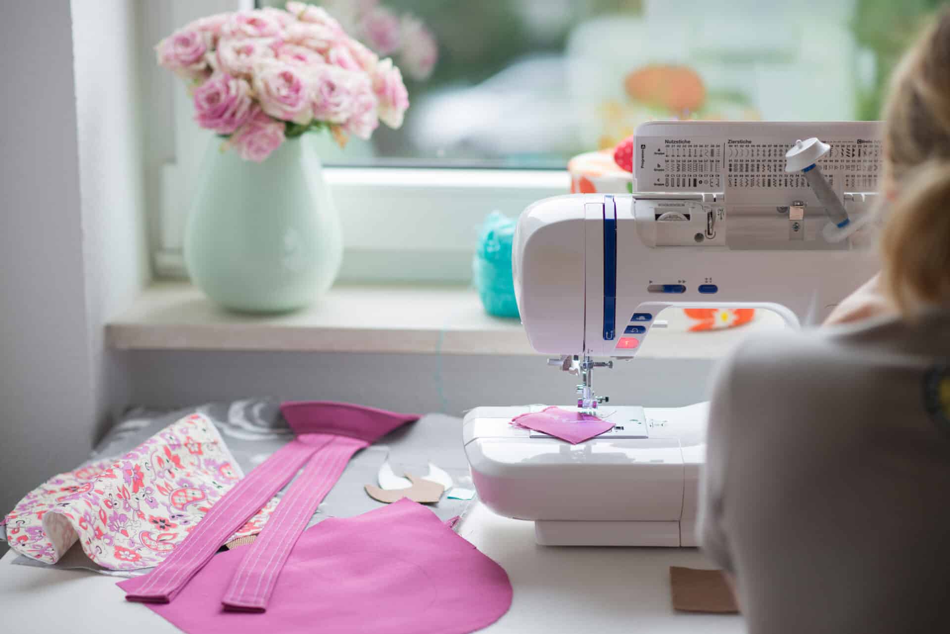 What Is A Free Arm Sewing Machine? - The Creative Folk