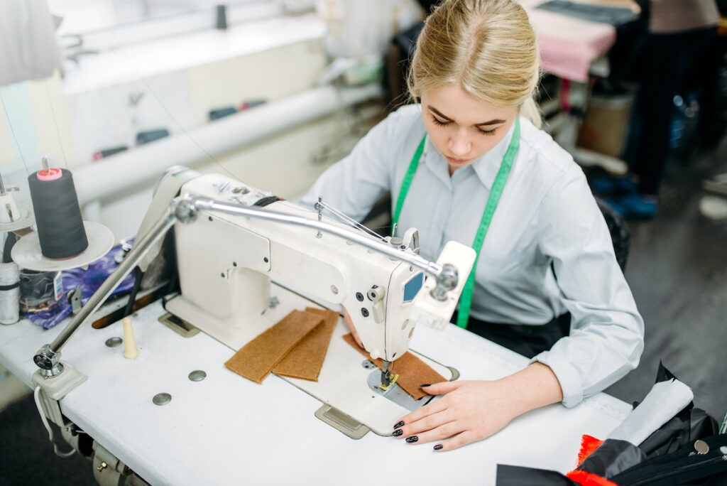 7 Best Sergers For Beginners - The Creative Folk