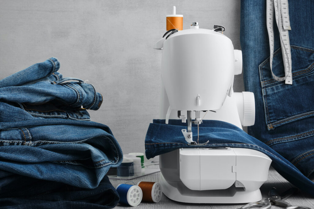 5 Best Heavy Duty Sewing Machines For Leather And Denim - The Creative Folk