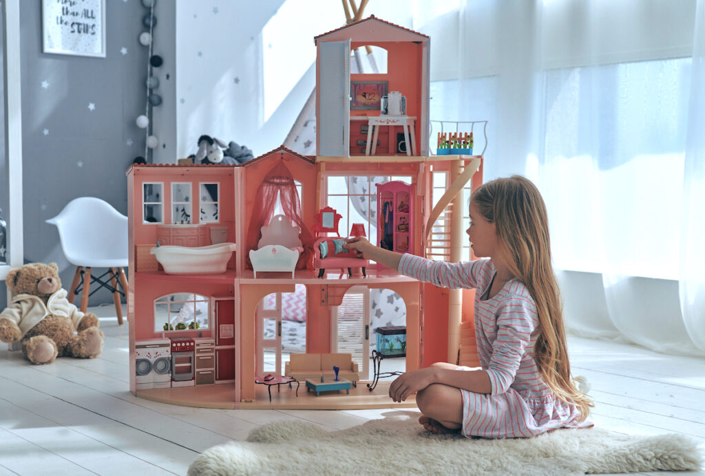 7 Best Dollhouse Kits - The Creative Folk