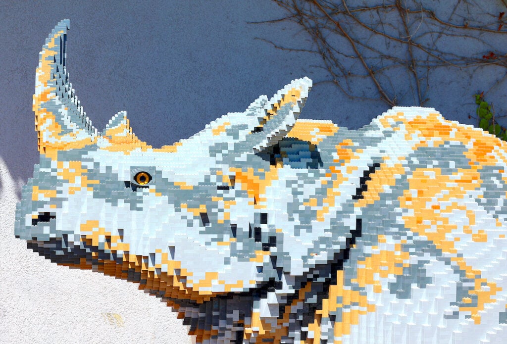 7 Best Spray Glues For Legos - The Creative Folk