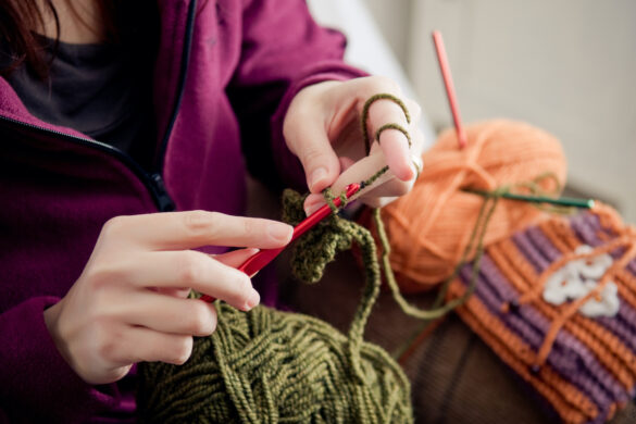 5 Best Compression Gloves For Knitting and Crocheting - The Creative Folk