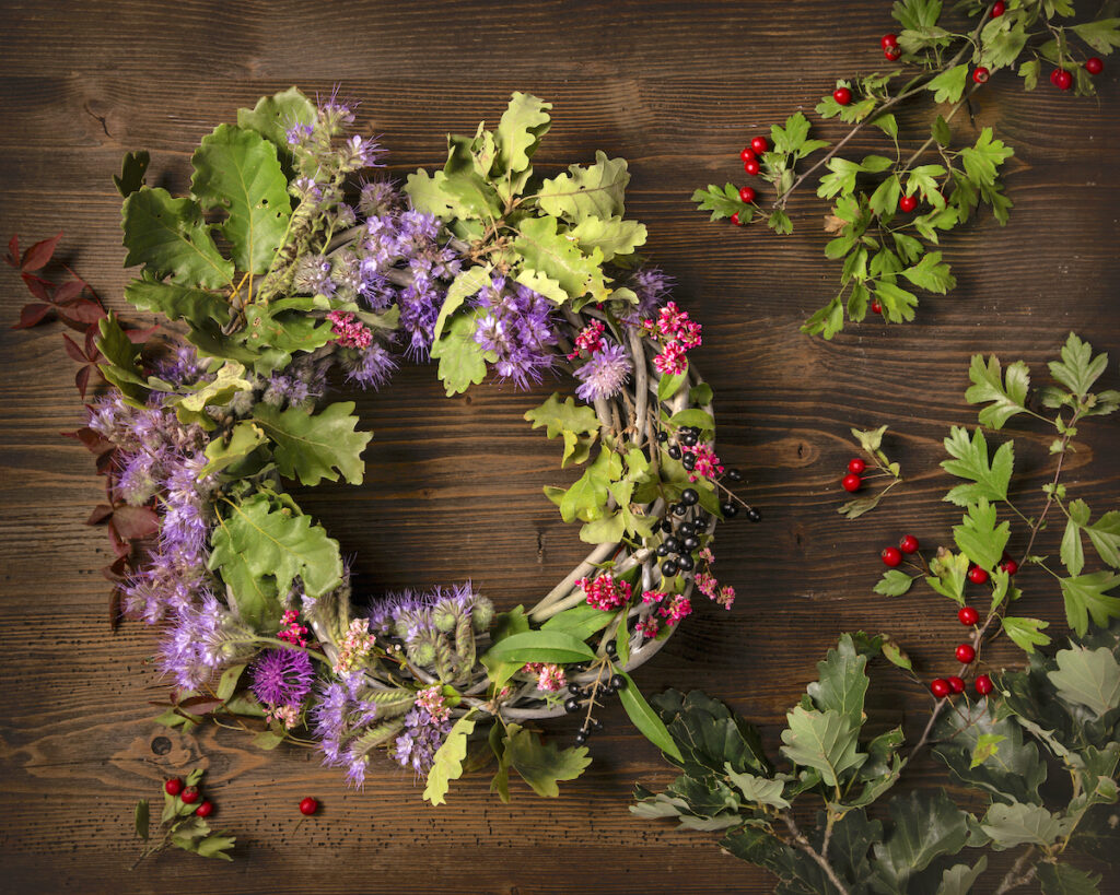 5 Best Flower Centers For Wreaths - The Creative Folk